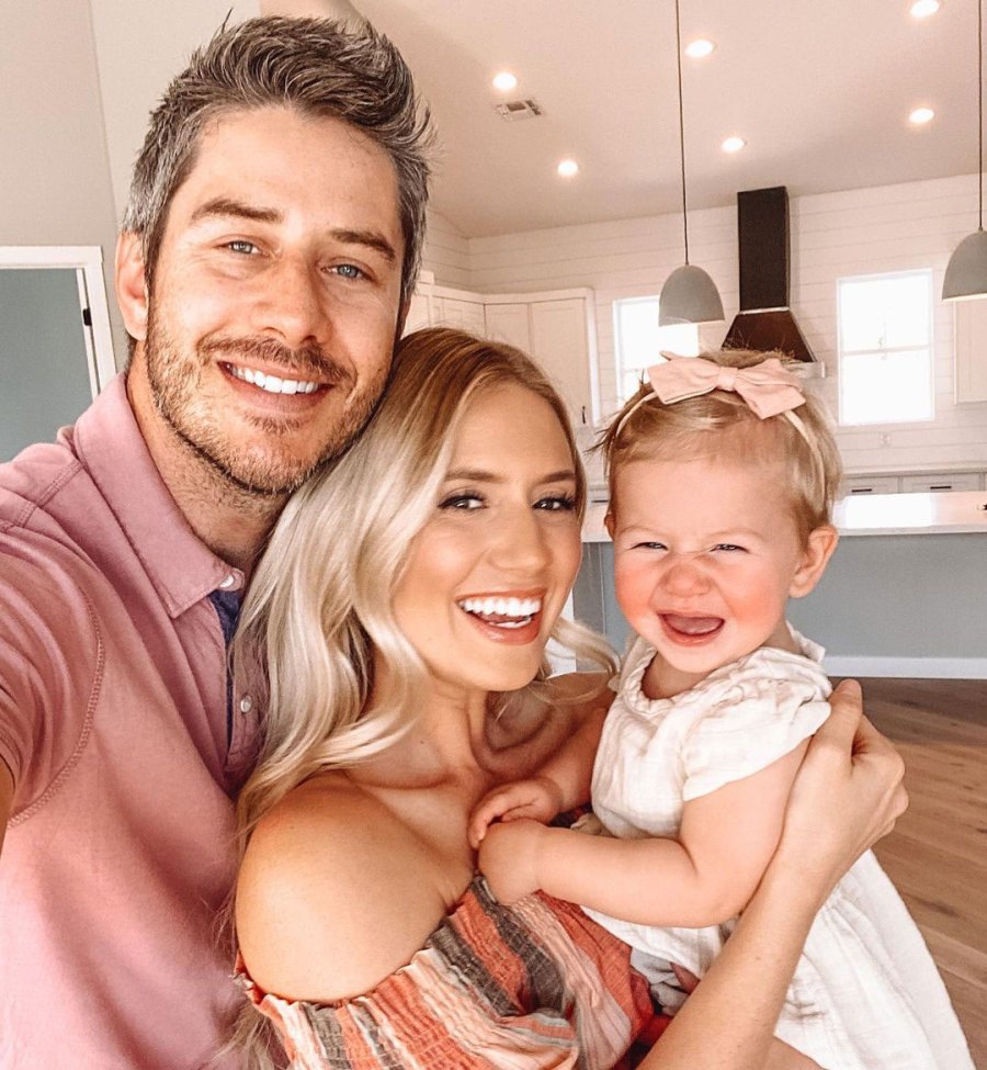 Arie Luyendyk Jr. และ Lauren Burnham เปิดเผยว่าพวกเขากำลังตั้งครรภ์กับ ...